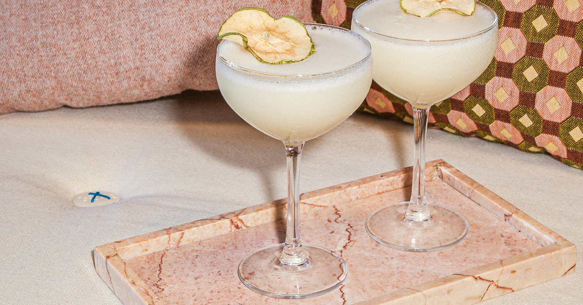 Apple Strudel Martini Recipe | Absolut Drinks