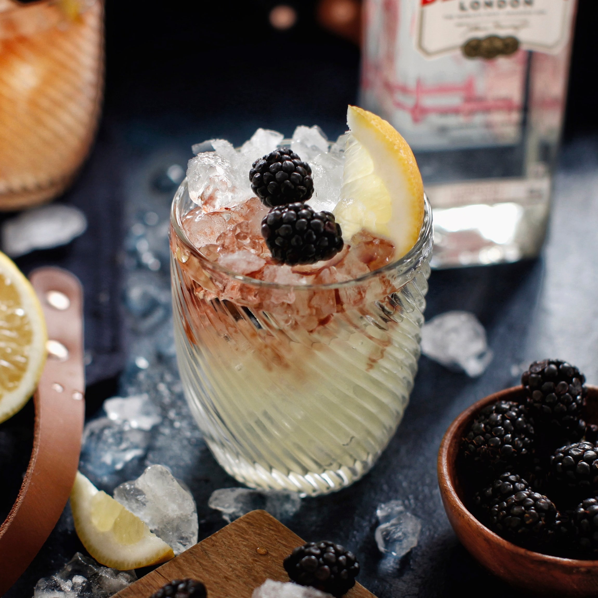 How to Make a Classic Bramble Cocktail - Absolut Drinks